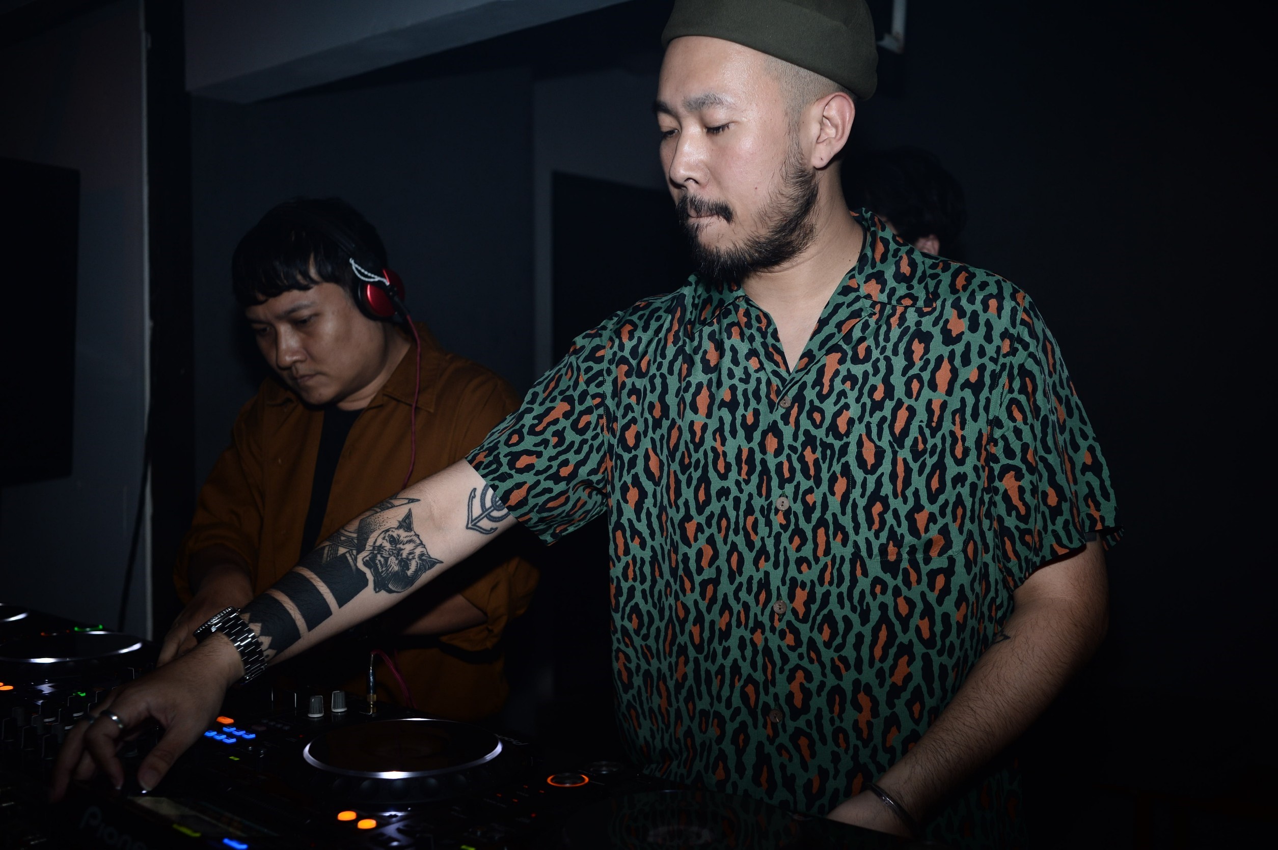 HUH? BREAKBOT (DJ SET) FEAT. IRFANE